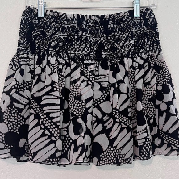 Club Monaco | Skirts | Club Monaco Silk Floral Mini Pull On Skirt With ...